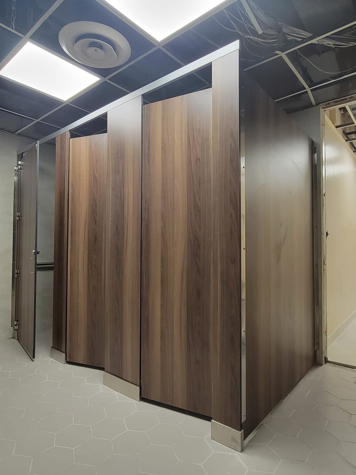 Phenolic Black Core Toilet Partitions - Mavi New York